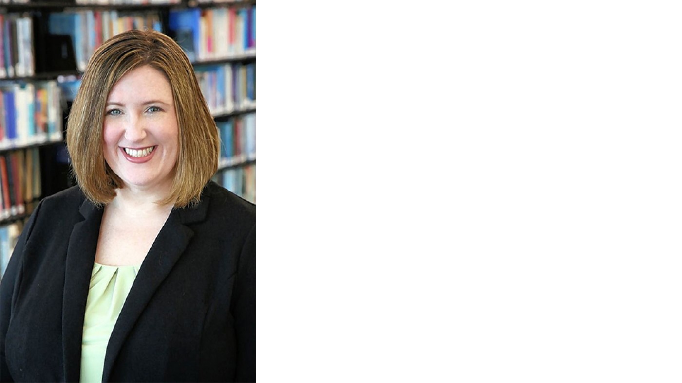 Kate Hall ’01, MLIS ’02 named Illinois’ Librarian of the Year ...